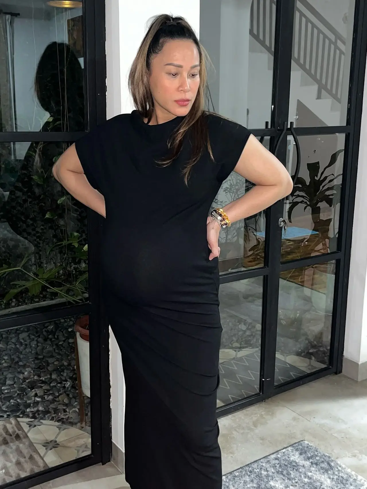 6 Potret Inong Ayu Istri Abimana Melahirkan Anak Kelima di Usia 43 ...