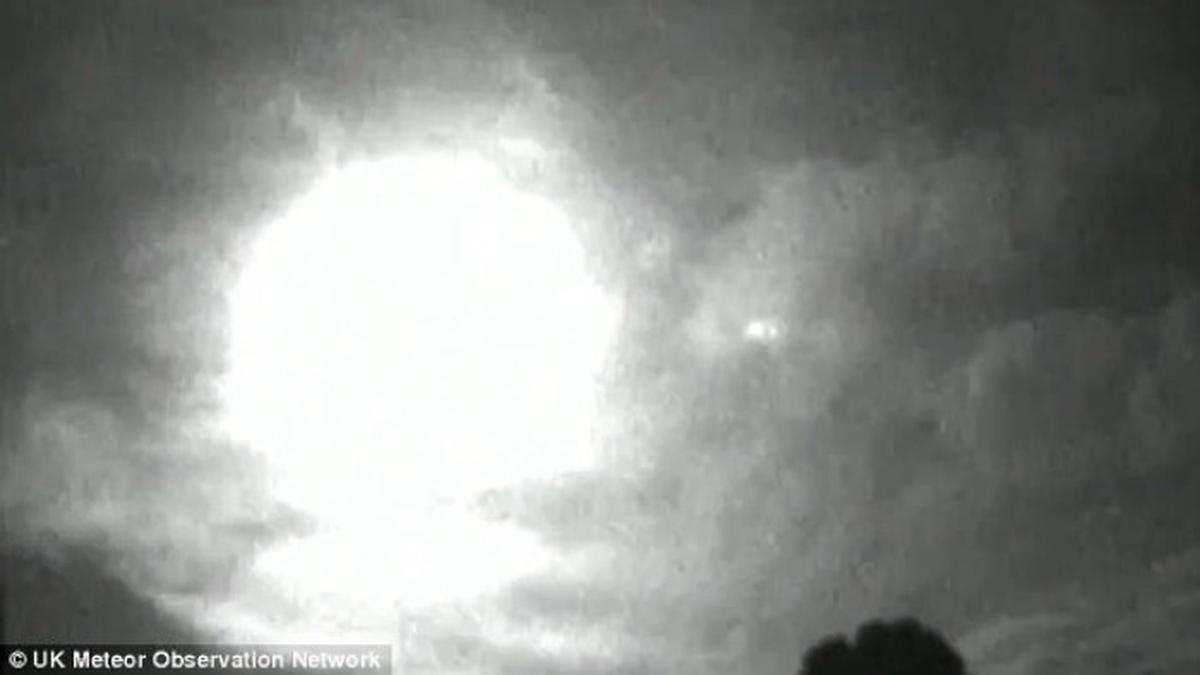 Detik-Detik Meteor Meledak di Langit Inggris - Global Liputan6.com