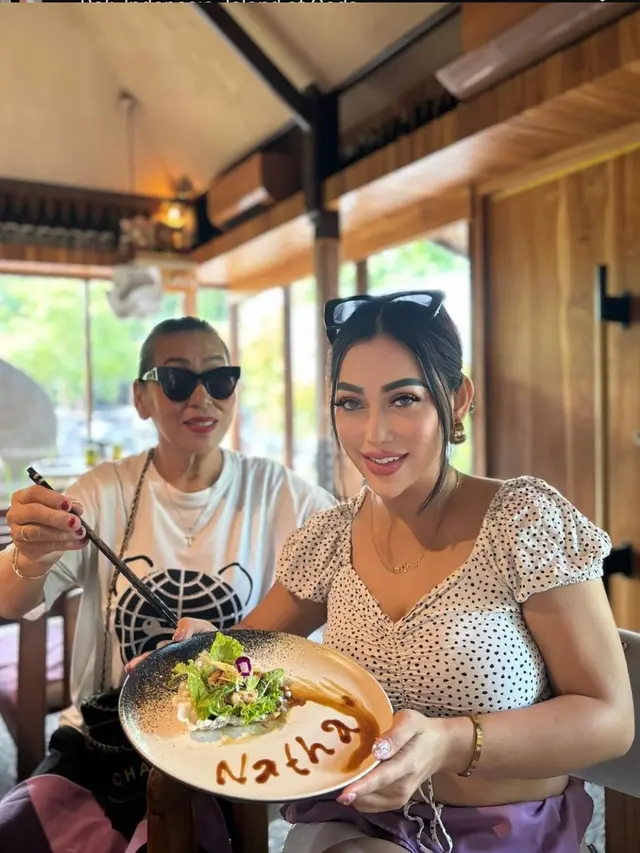 7 Potret Terbaru Natha Narita Eks ‘Duo Racun’ Tinggal di Bali, Tampil ...