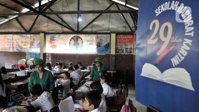 Tema Hari Guru Sedunia 2022 Sorot Peran Penting Pendidik untuk ...