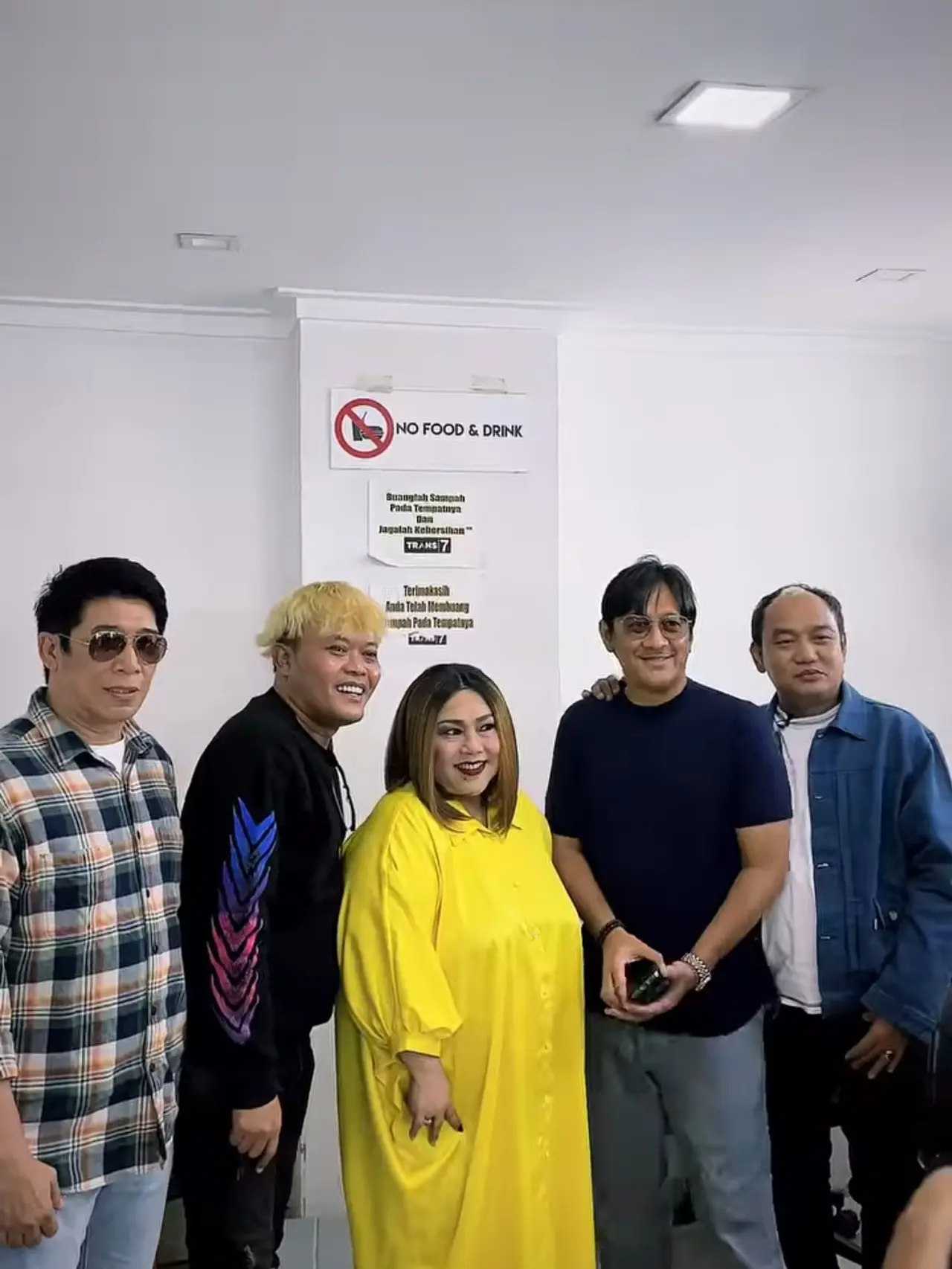 7 Potret Perintis OVJ Reuni Dadakan di Emperan, Nunung Bikin Pangling ...