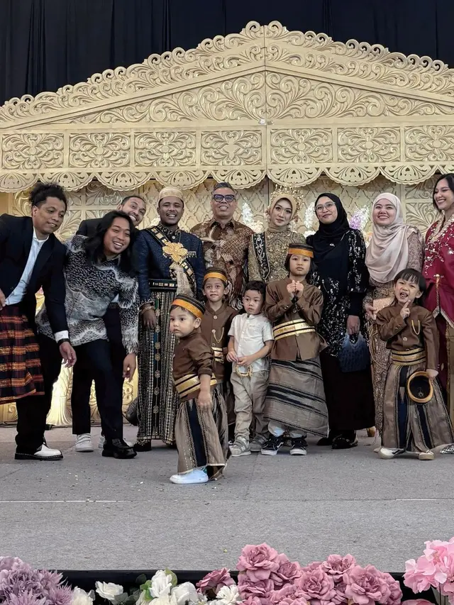 6 Potret Indah Permatasari dan Arie Kriting Kondangan ke Pernikahan Mamat Alkatiri - Hot ...