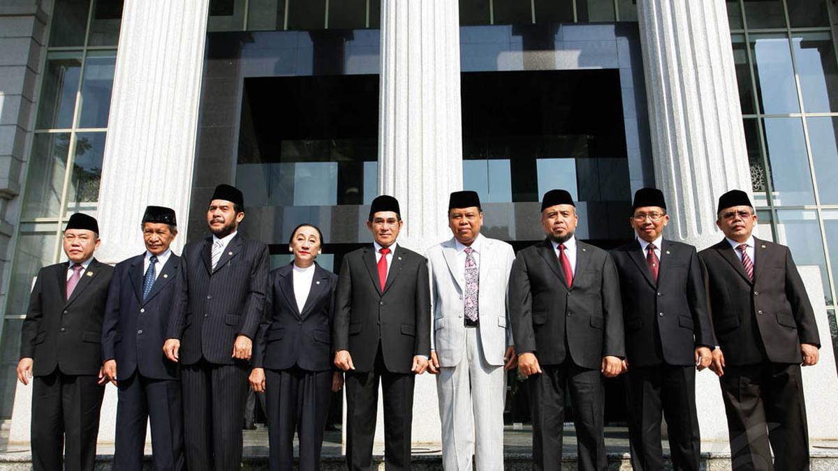Ini 2 Calon Hakim MK Pilihan MA