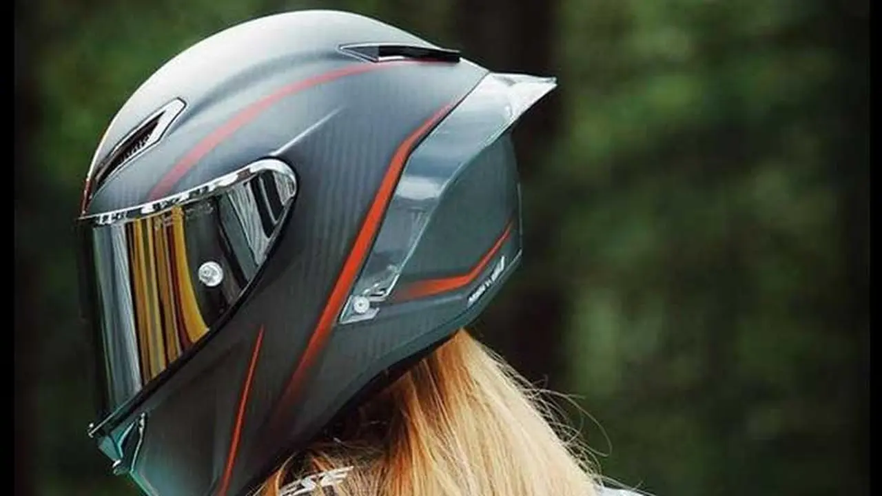 Bukan Cuma Buat Gaya, Ini Fungsi dari Spoiler Helm - Otomotif Liputan6.com