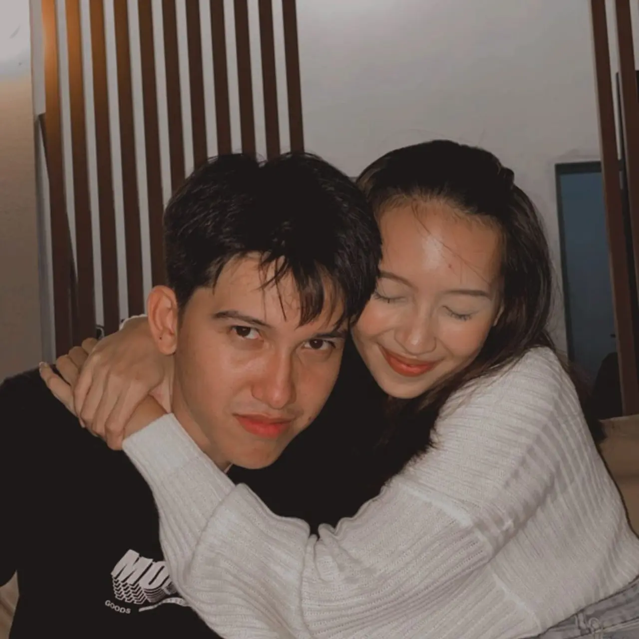 Potret Istri Sidik Eduard Bantu Suami Jualan Cilok Pinggir Jalan, Banjir Pujian - Entertainment ...