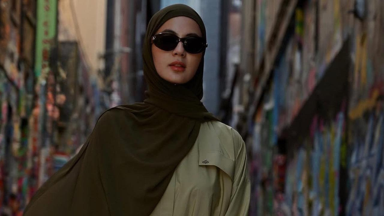 8 Model Gamis Kekinian Paula Verhoeven, Berkelas untuk Wanita dengan ...