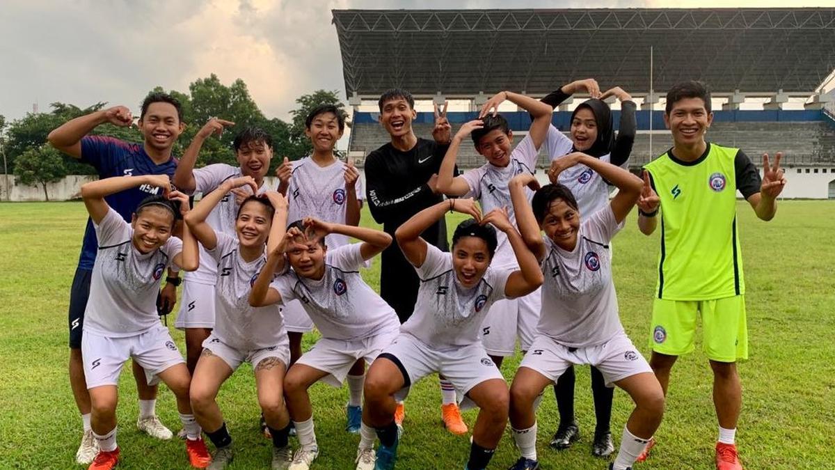 Demi Menjaga Kebugaran, Pemain Arema FC Ikut Berlatih Bersama Tim Putri ...