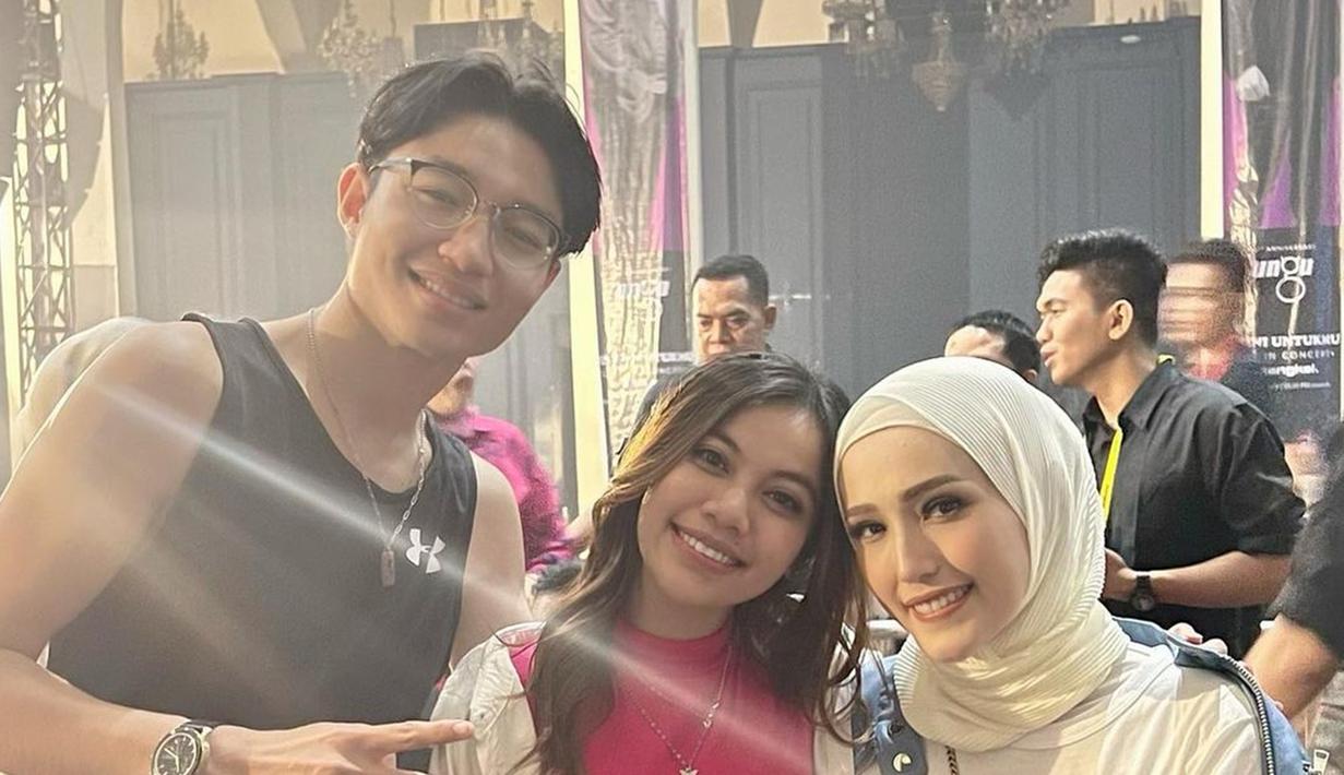 Potret Kedekatan Frislly Herlind dengan Keluarga Kiesha Alvaro, Sudah Dapat Restu - Foto ...