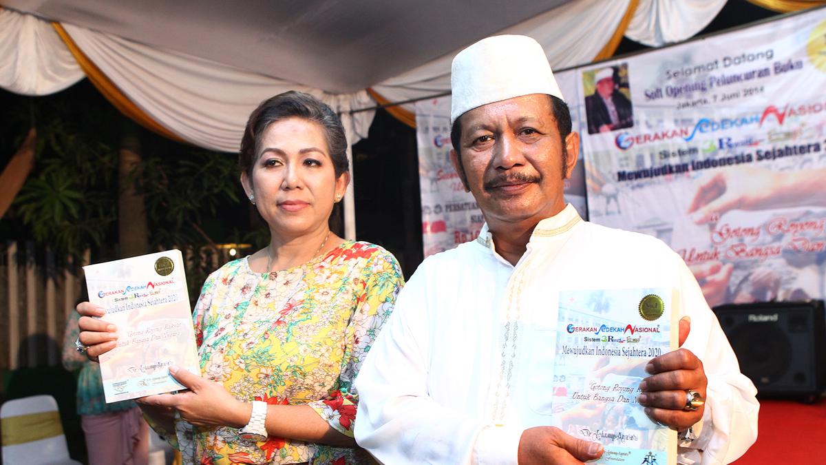 Jelang Pilpres, Johnny Anwar Luncurkan Buku - ShowBiz Liputan6.com