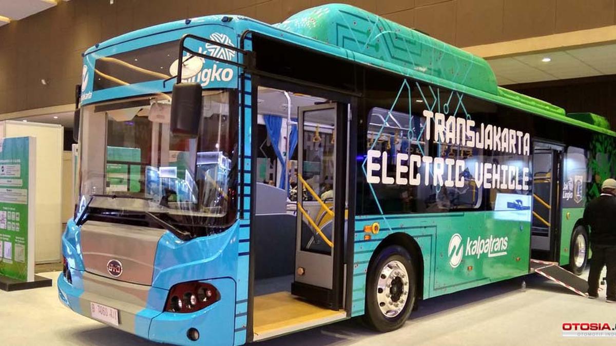 Ini Dia Penampakan Perdana Bus Listrik Transjakarta - Berita Otosia.com
