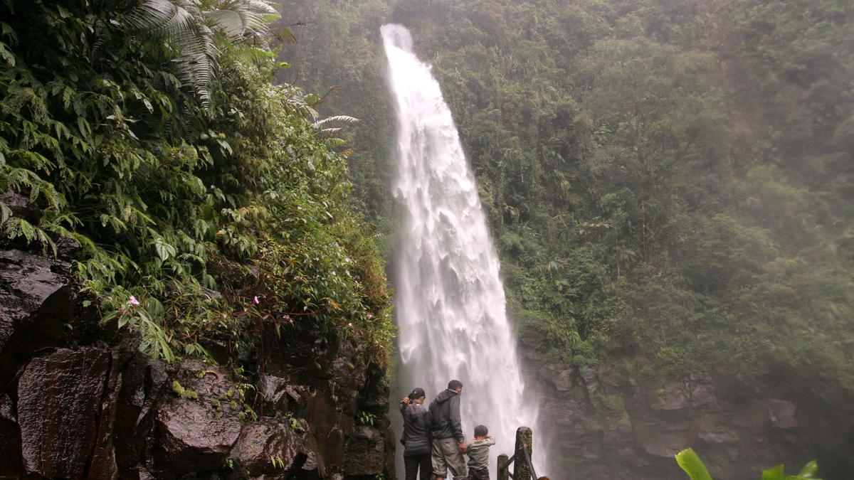 Curug Cipendok dan Legenda Dewi Intan - Regional Liputan6.com