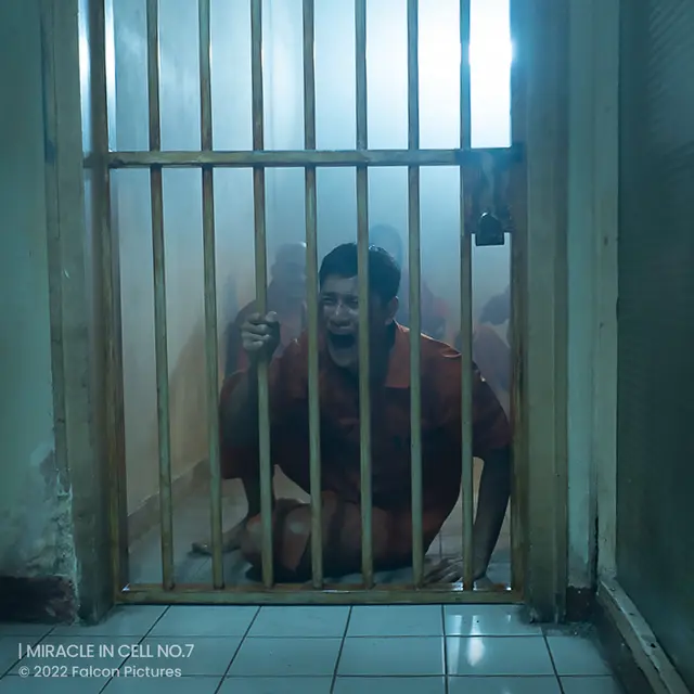 Resensi Film Miracle In Cell No. 7: Ayah Janji Besok Pulang, Tapi Malah ...