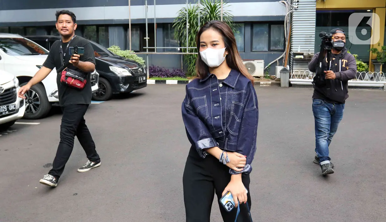 FOTO: Mayang Adik Vanessa Angel Diperiksa Terkait Dugaan Pencemaran ...