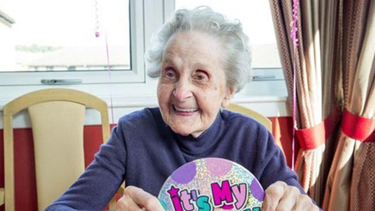 Nenek Ini Berusia 102 Tahun, Rahasia Panjang Umurnya Bikin Syok