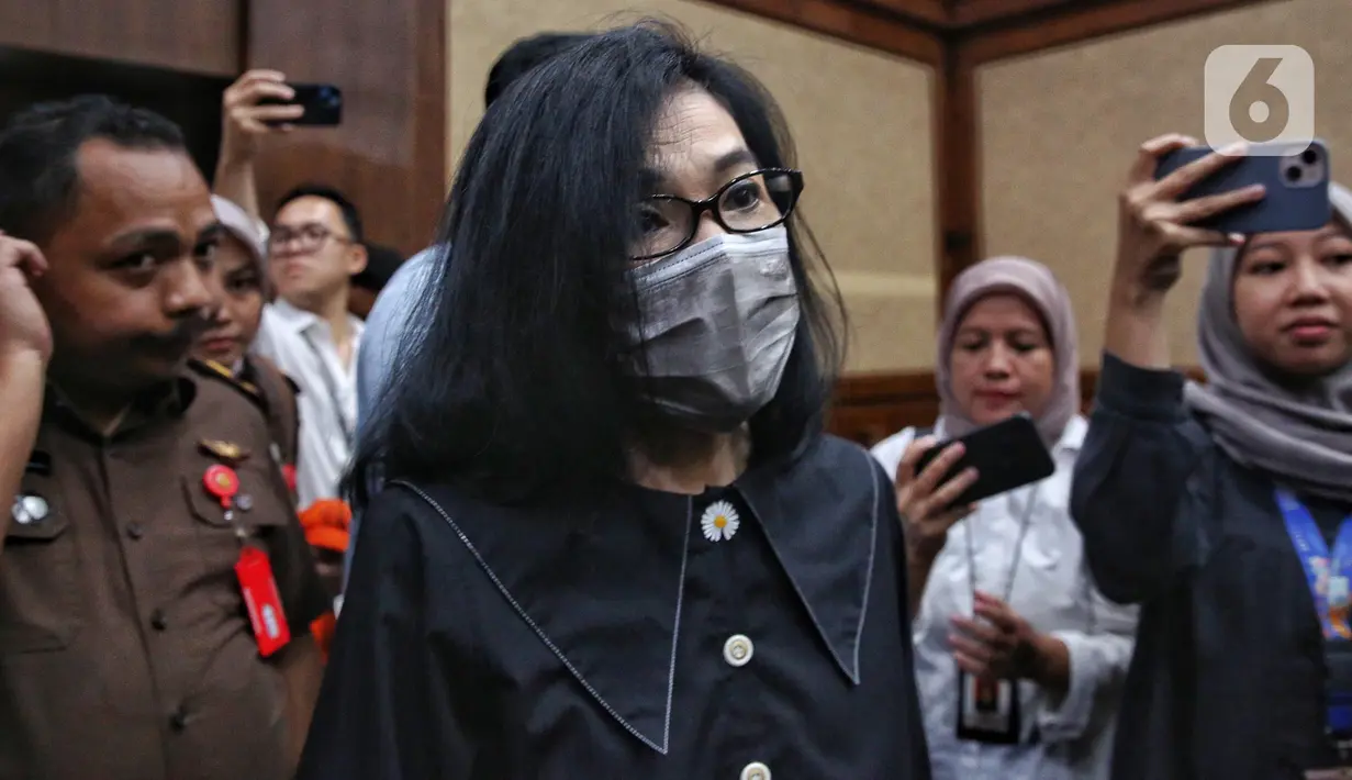 Suap Tiga Hakim PN Surabaya, Ibu Ronald Tannur Jalani Sidang Pembacaan ...