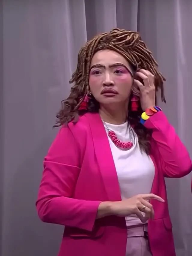 6 Potret Hesti Purwadinata Cantik Natural Ala Acara Lawak, Warna Eye Shadow-nya Secerah Masa ...