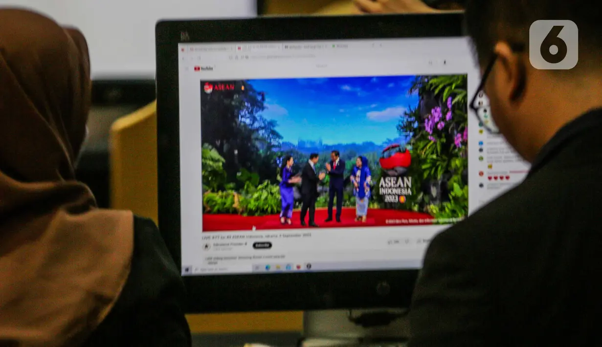 Kesibukan Ruang Media Center di Hari Pertama Pembukaan KTT ke-43 ASEAN ...