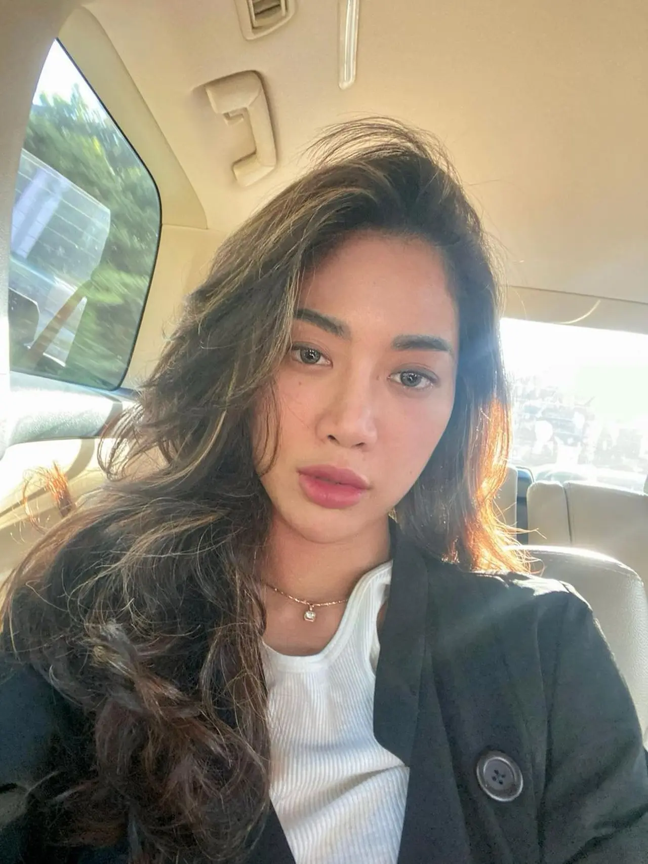 6 Potret Transformasi Gaya Widi Vierratale Kini Makin Modis Hot