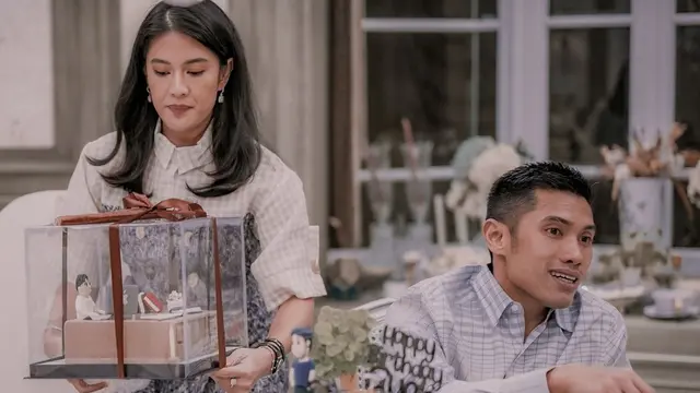 12 Tahun Menikah, Ini 7 Momen Kompak Dian Sastrowardoyo Bersama Suami ...