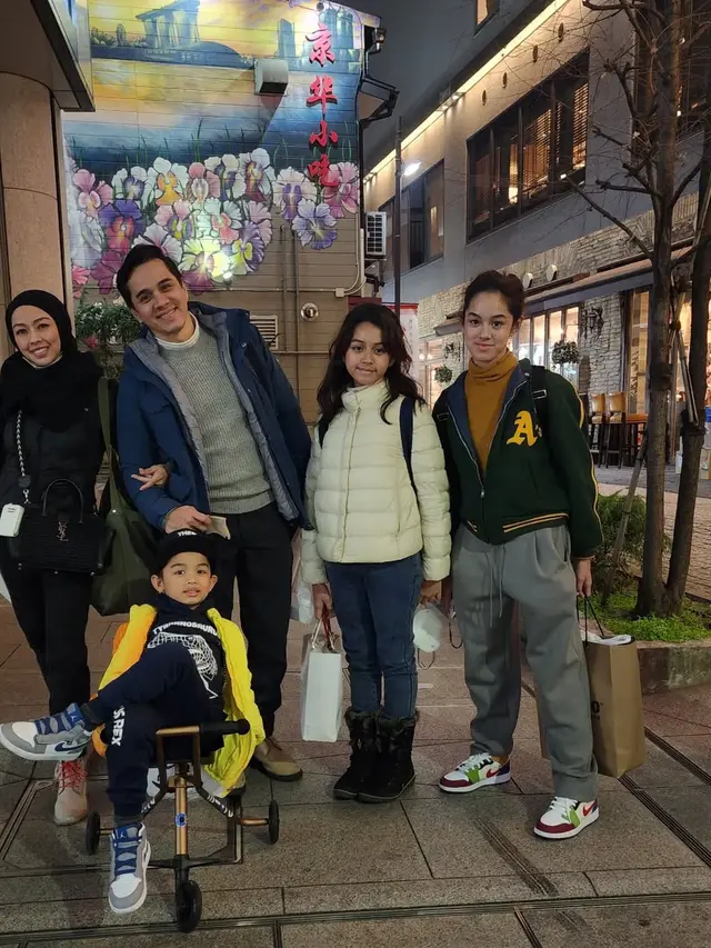 7 Potret Harmonis Rionaldo Stockhorst Bersama Istri, Rumah Tangga Penuh ...