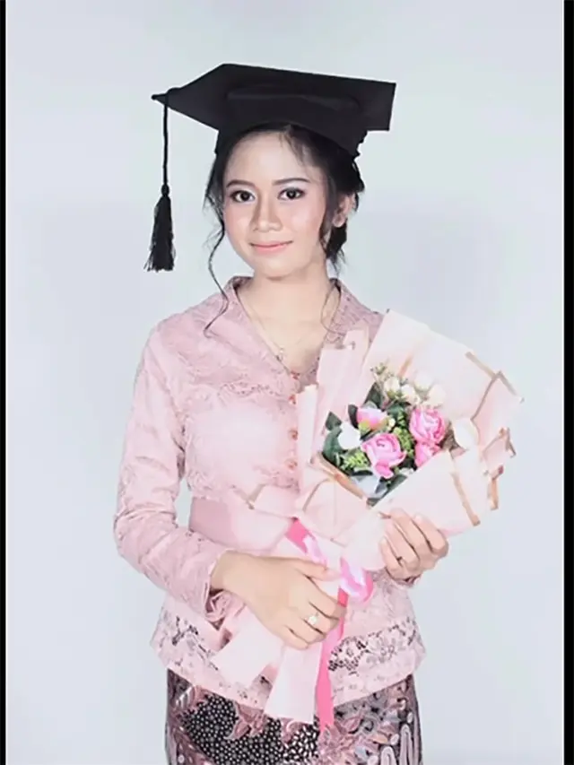 6 Potret Sus Rini Pengasuh Rayyanza Saat Menghadiri Wisuda Putrinya ...