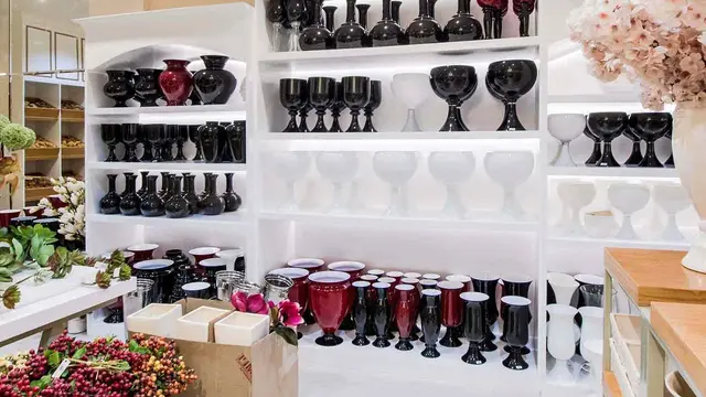 Desain Toko Bunga Serba Putih Bernuansa Klasik Kontemporer yang Cantik ...