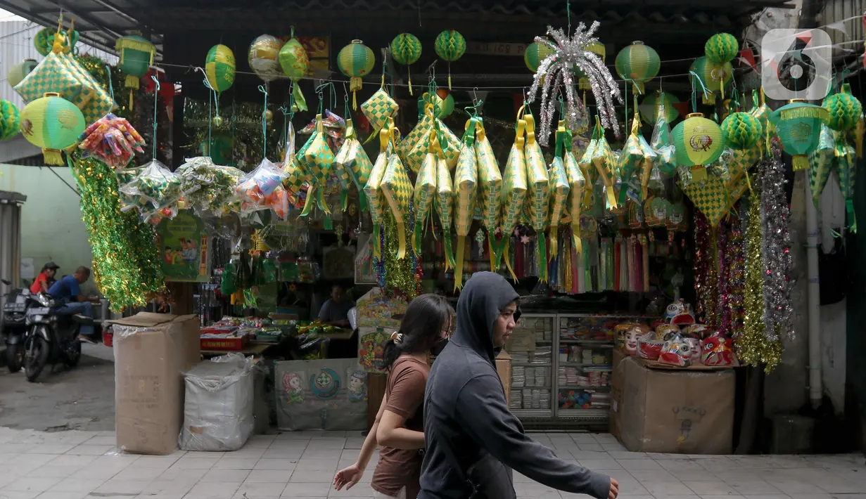 Menjelang Lebaran, Penjualan Ornamen Islami di Pasar Asemka Jakarta Mulai Meningkat - Foto ...