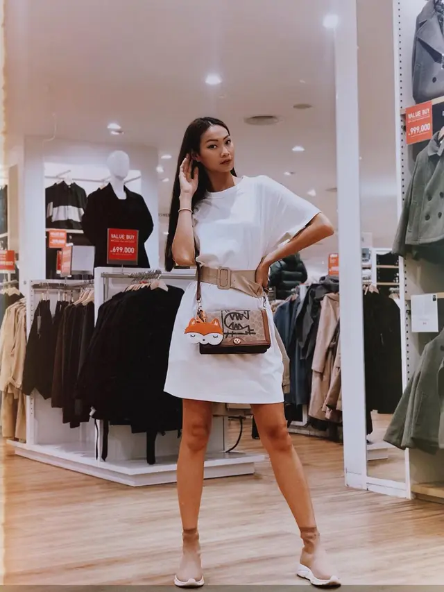 6 Pesona Presenter Jesslyn Lim dengan Gaya Kasual, Cantik dan Memukau ...