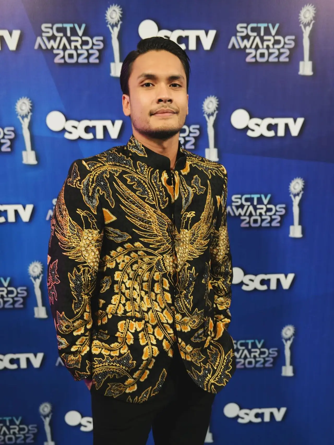 6 Potret Randy Pangalila dengan Level Ganteng Meresahkan, Dari Pose ...