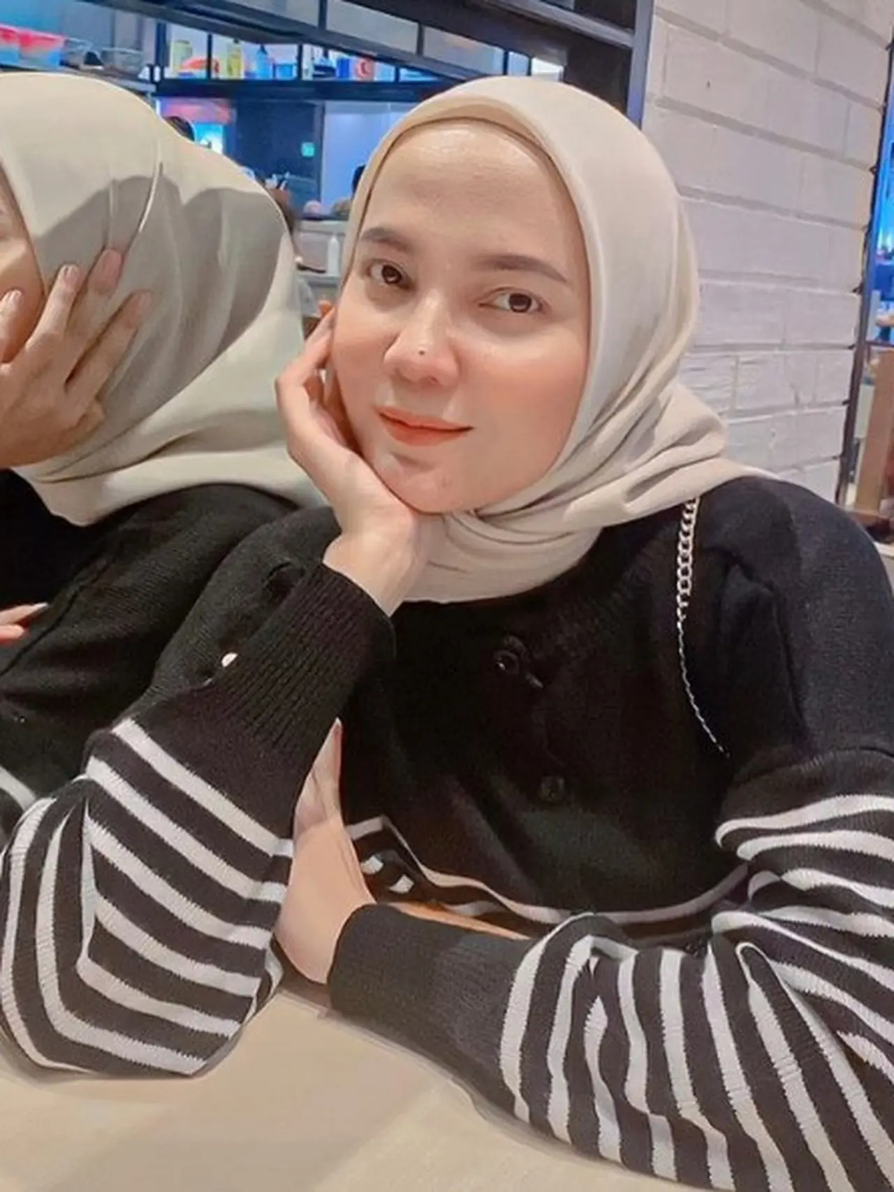 Selebgram Daineu June Ungkap Penting Perawatan Area Mata dengan ...