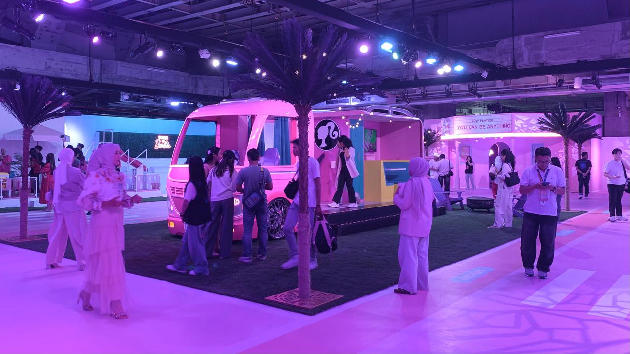 3 Fakta Menarik World of Barbie: Dreams Made Here, Pameran Barbie ...