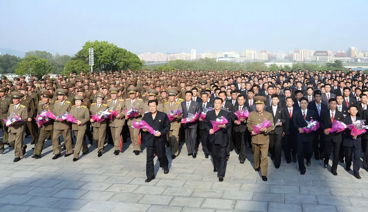 Warga Korea Utara Sambut Para Teknisi Rudal Balistik - Foto Liputan6.com