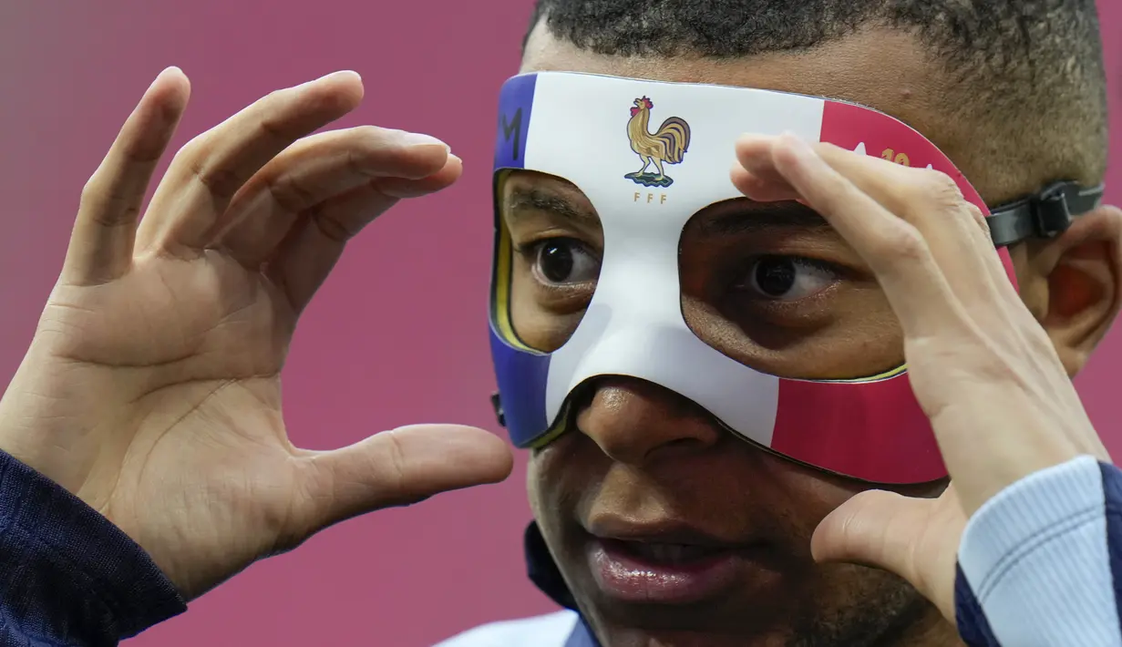 Kylian Mbappe Pamer Masker Pelindung Baru Saat Latihan Timnas Prancis di Euro 2024 - Foto ...