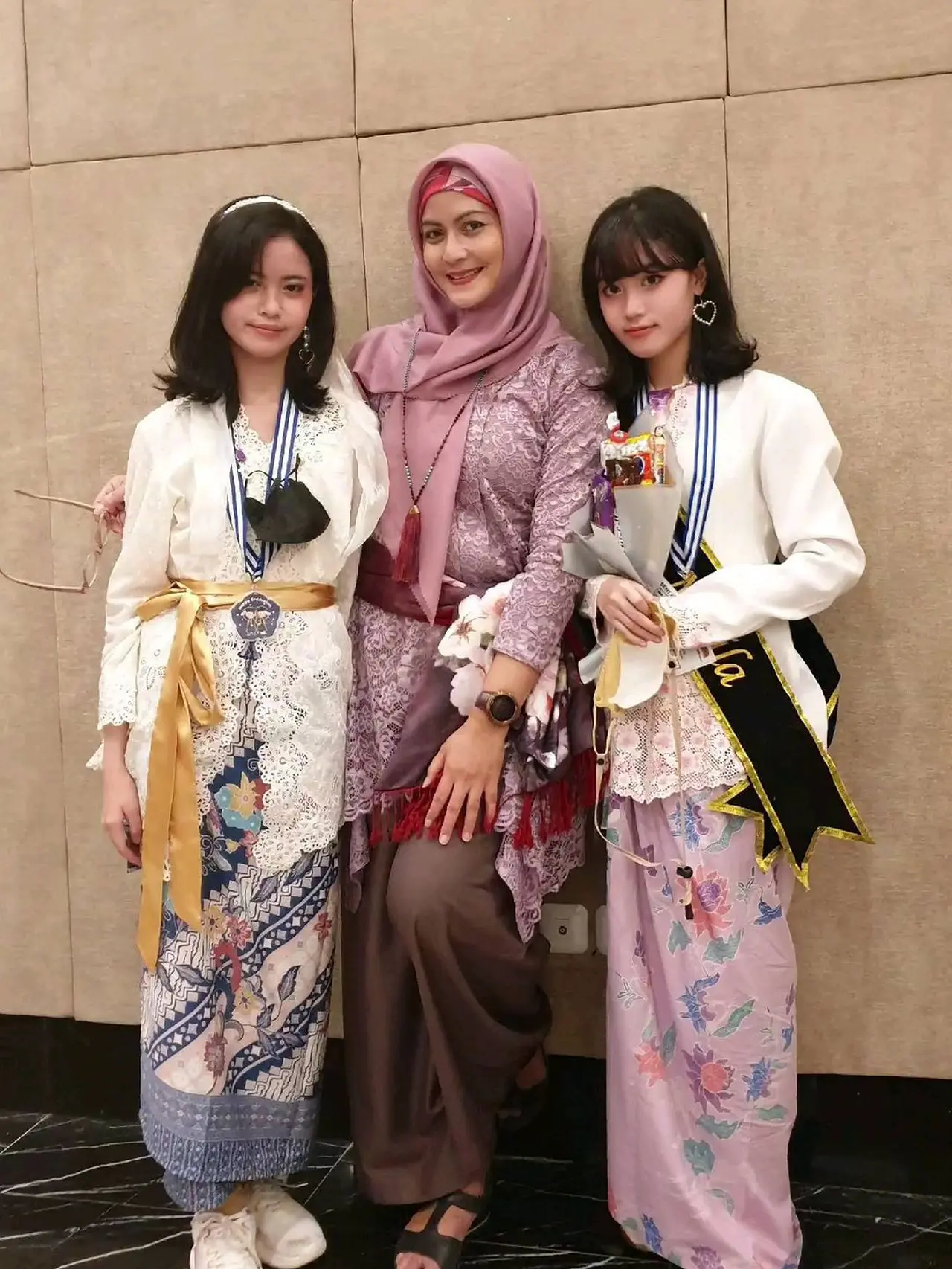 Potret 6 Selebriti Dampingi Anak Acara Kelulusan, Ada Cut Tari hingga ...