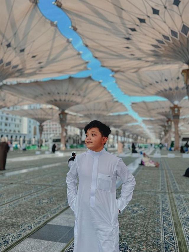 Fasih Berbahasa Arab, Ini 7 Potret Megi Irawan ‘Tuyul dan Mbak Yul’ di ...