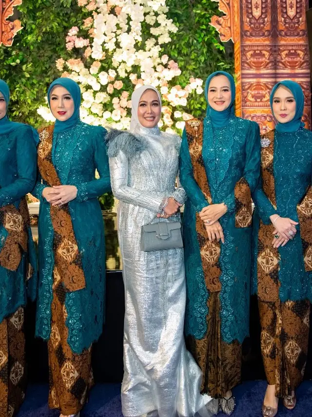 7 Potret Marini Zumarnis Pakai Kebaya Panjang Modern, Gayanya di Acara Mantu Bella Saphira Curi ...