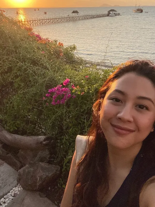 7 Potret Sherina Munaf dan Ayah Liburan di Labuan Bajo, Tak Ajak Suami ...