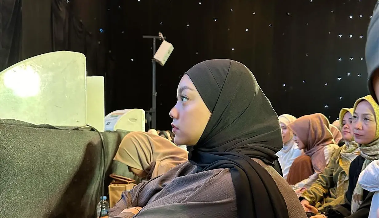 Gaya Santun Kakak Beradik Naura Ayu dan Neona Ayu Ikut Kajian, Terlihat Adem Kenakan Hijab ...