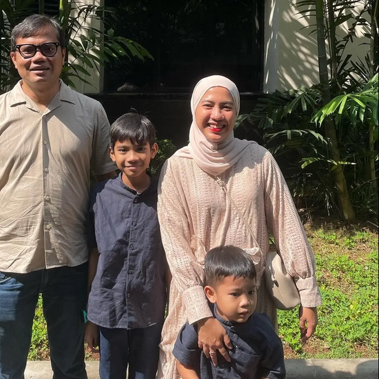 'Diburu' Petugas Pajak, Ini 7 Potret Soleh Solihun Jarang Pamer ...