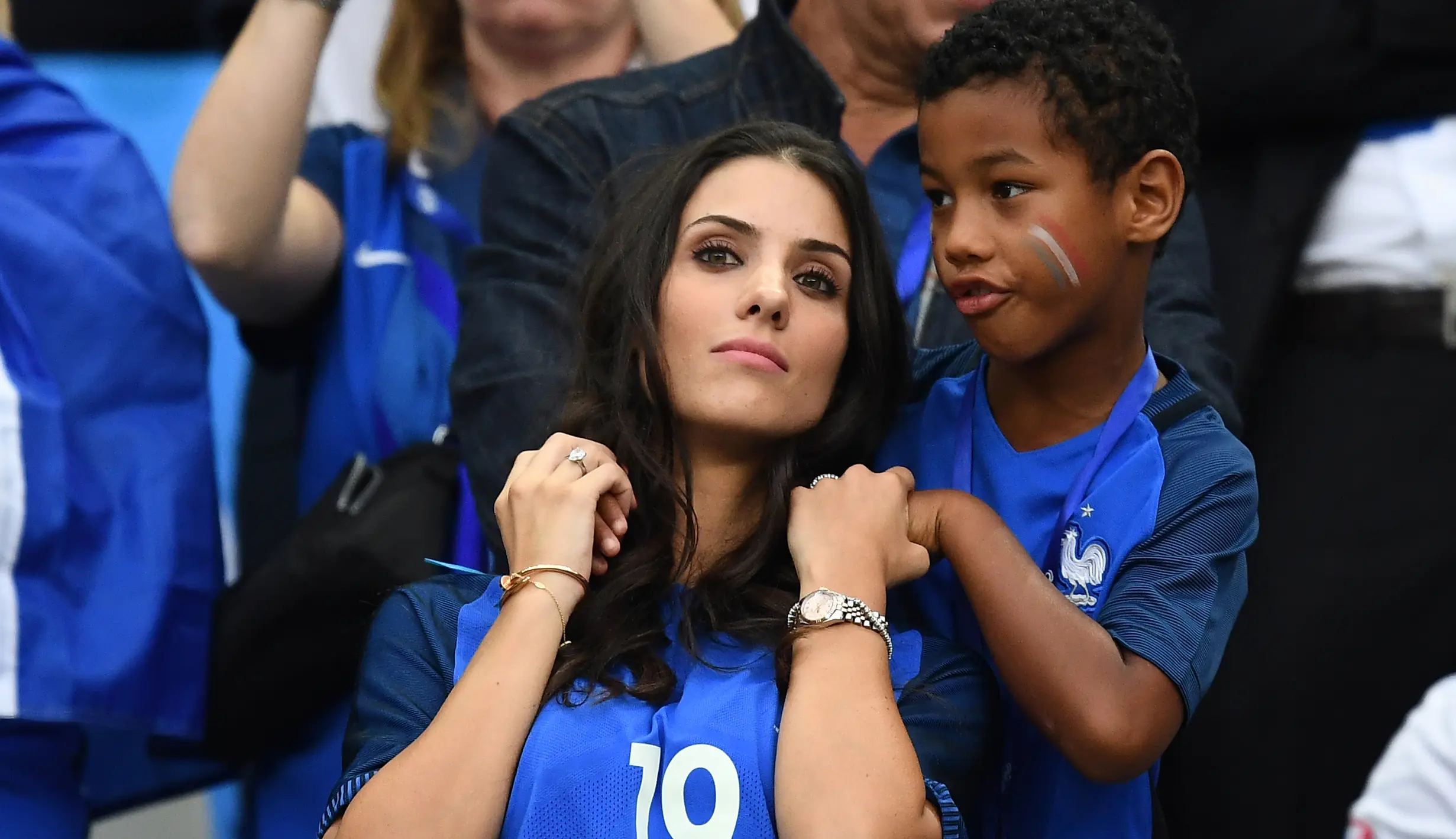 Melihat Kecantikan Istri Bacary Sagna di Piala Eropa 2016 - Foto ...