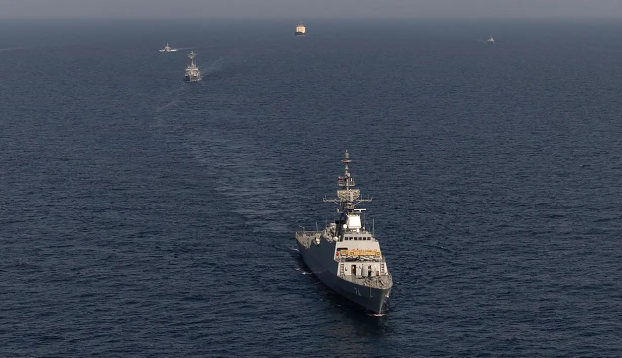 Iran, Rusia, dan China Kerahkan Kapal Perang dalam Latihan Militer Bersama di Teluk Oman - Foto ...