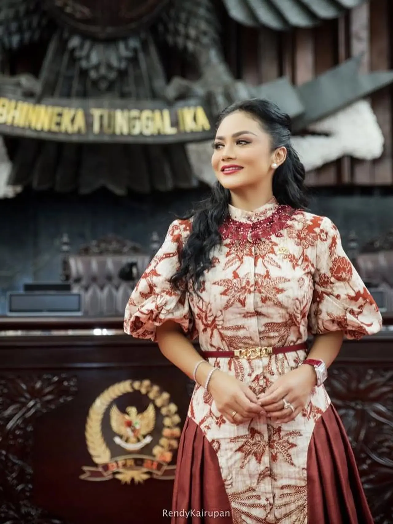 8 Inspirasi Batik dan Kebaya Merah Putih ala Kris Dayanti, Cocok untuk ...