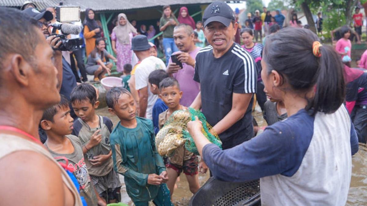 Dedi Mulyadi Tangkap Ikan Bersama Warga, Ungkap Rasa Bahagia Dengan ...