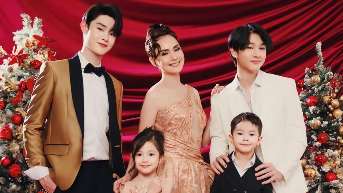 Gaya Pemotretan Keluarga Gabriel Prince, Ibunya Tampil Awet Muda - Foto ...