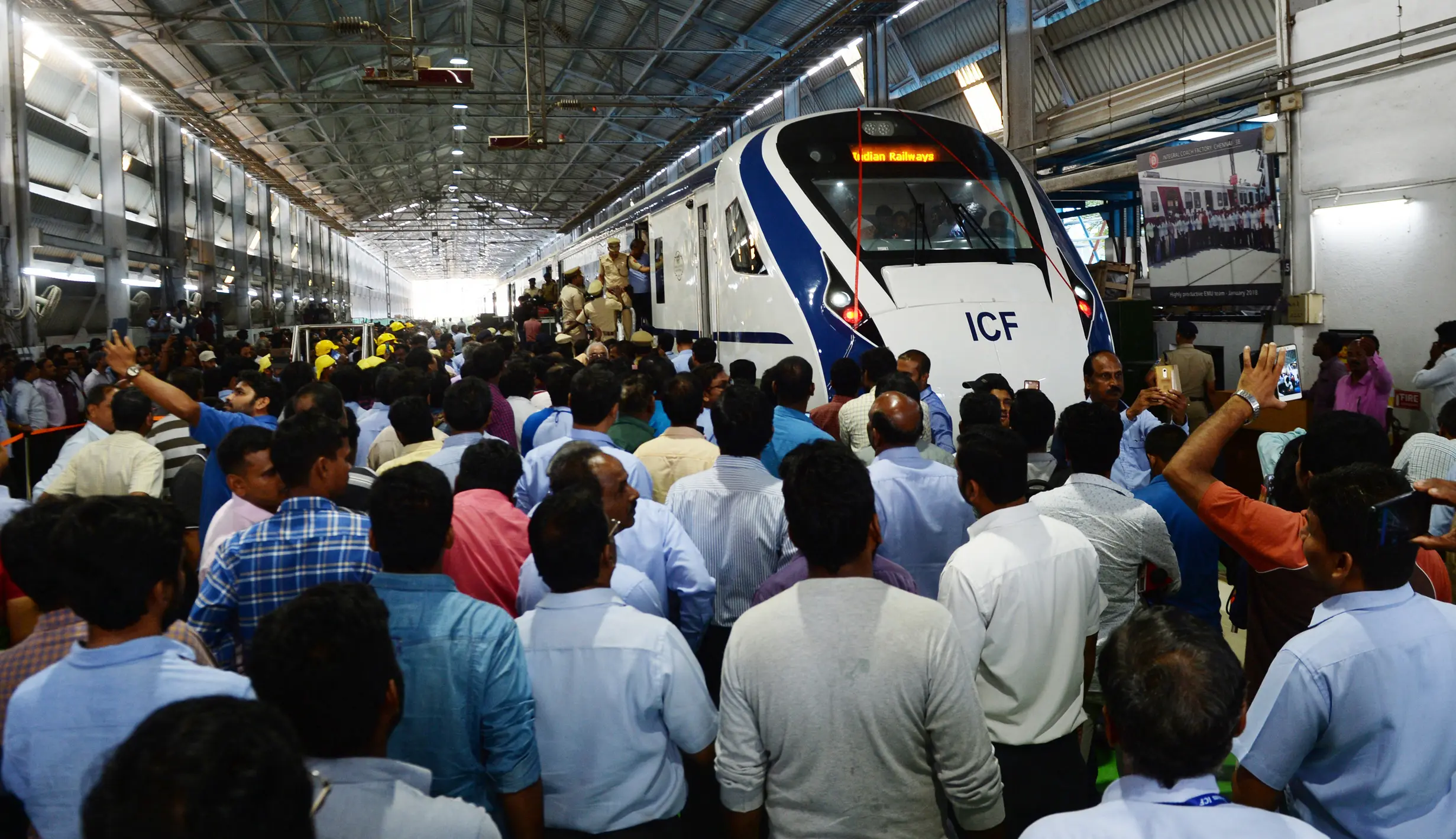 FOTO: Train 18, Kereta Pertama Tanpa Awak di India - Foto Liputan6.com