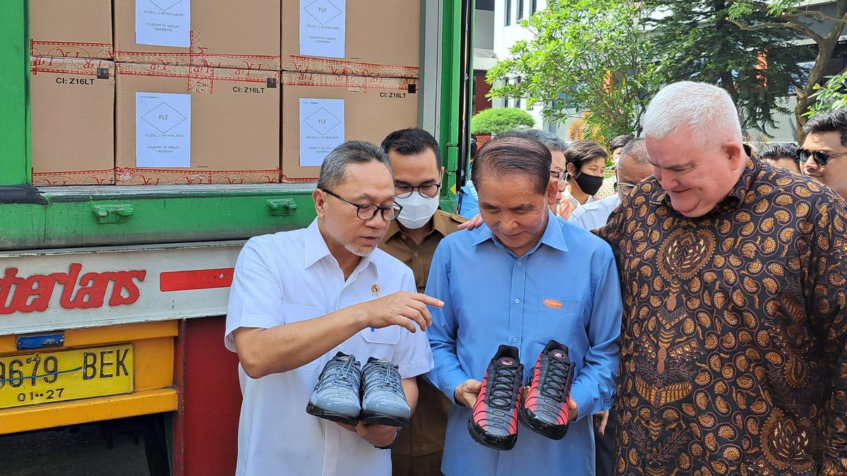 Mendag Lepas Ekspor Sepatu Nike 6.700 Pasang ke Belanda