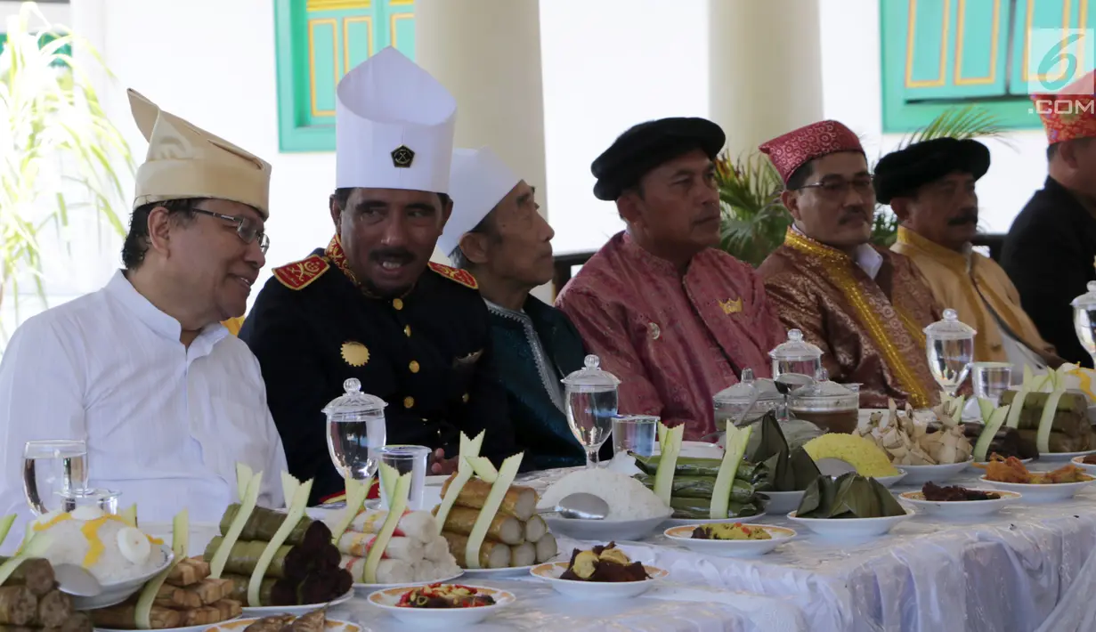 FOTO: Ketika Rizal Ramli Mendapat Gelar Kehormatan dari Sultan Tidore ...