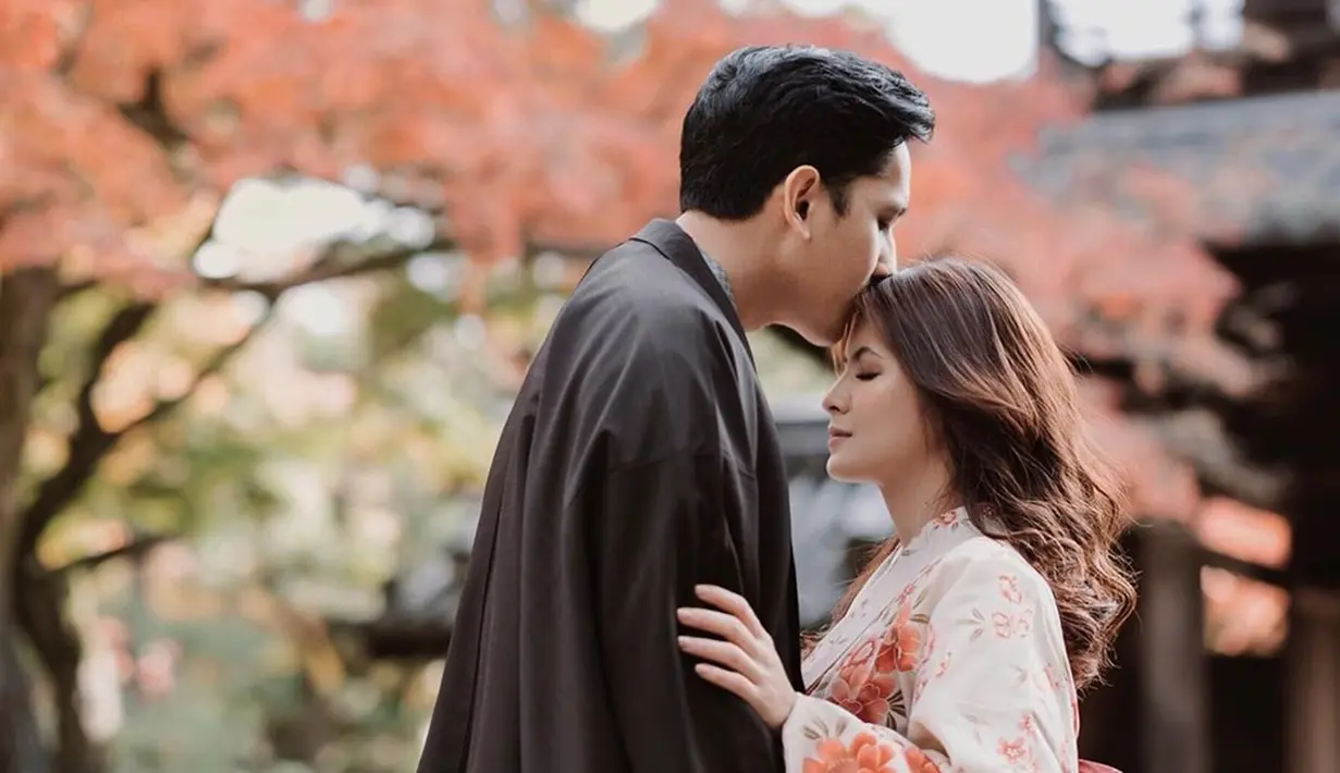 FOTO: Momen Mesra Sonya Pandamarwan dan Kekasih, Traveling Bareng ...