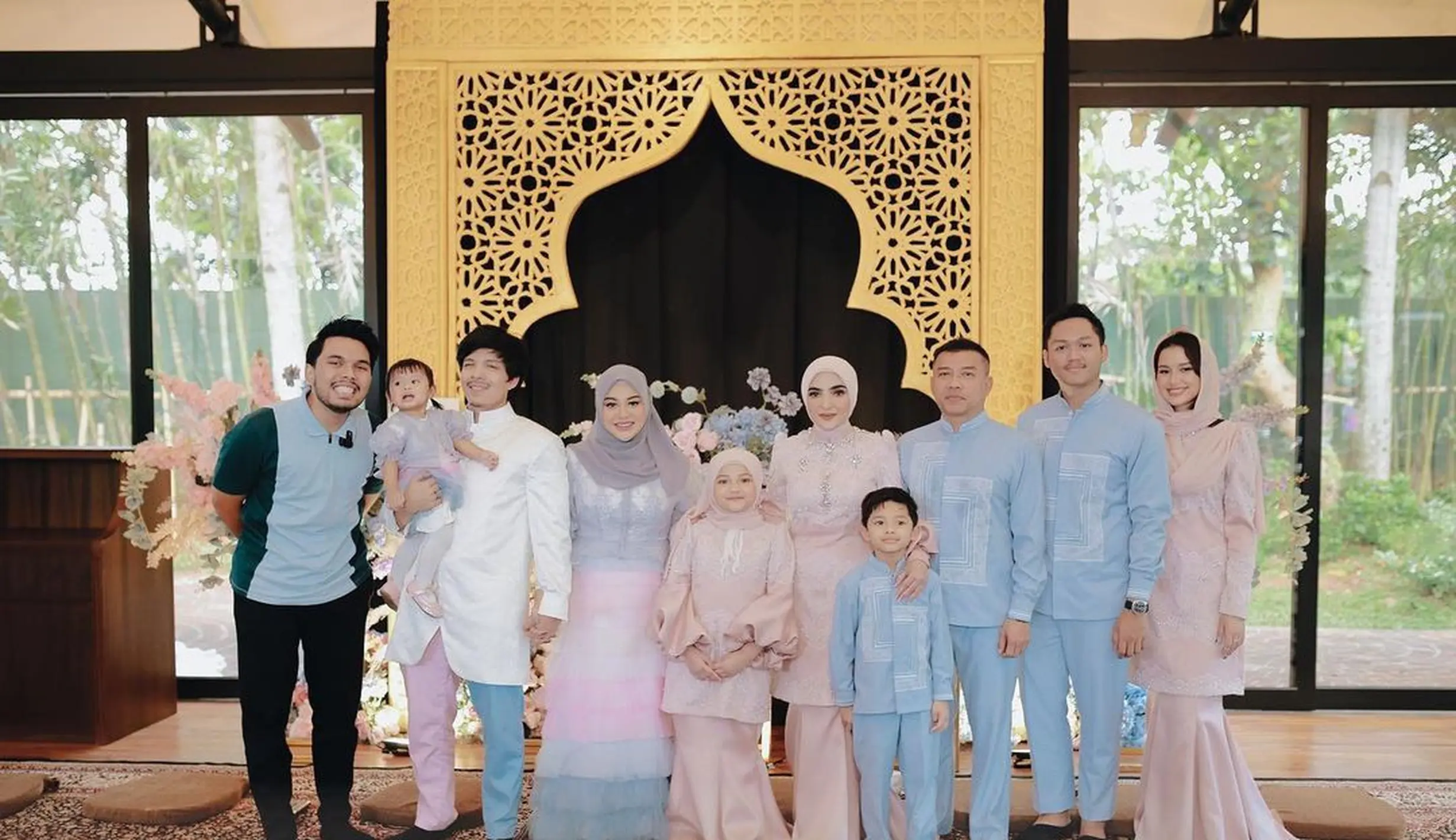 Potret Sarah Menzel Pakai Kerudung di Gender Reveal Aurel Hermansyah, Dipuji Cantik Banget ...