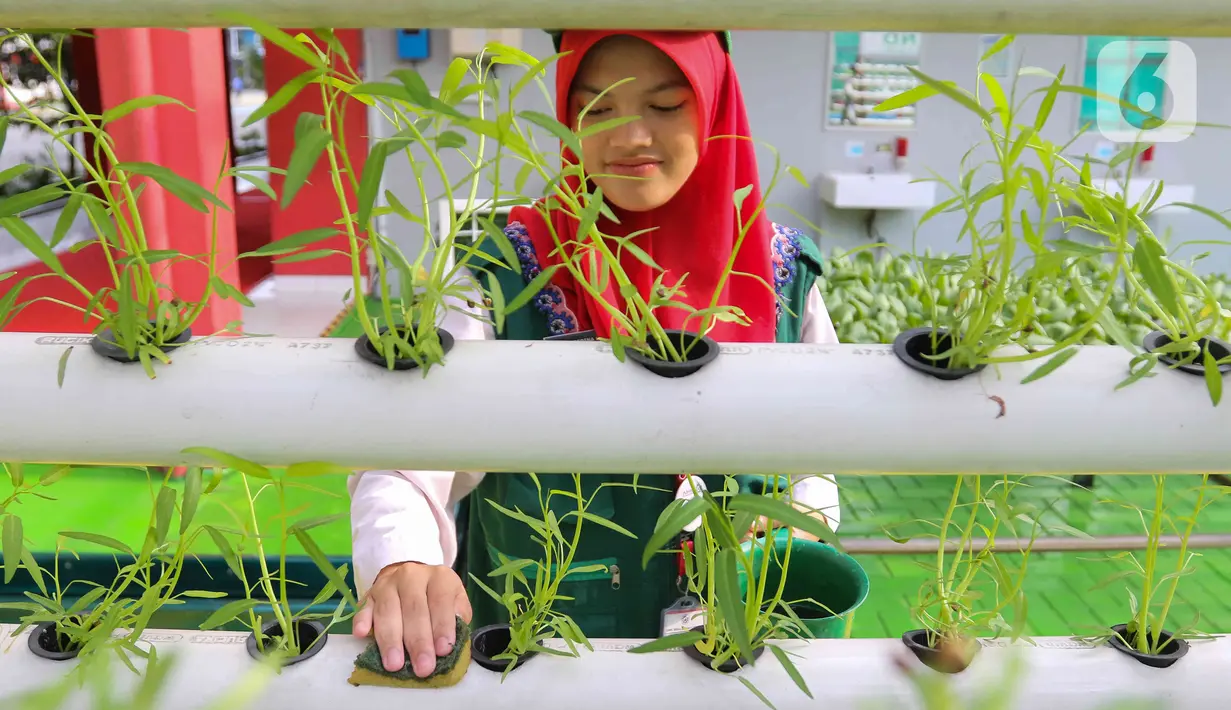 Melihat dari Dekat SMK Mitra Industri M2100 di Kawasan Industri ...